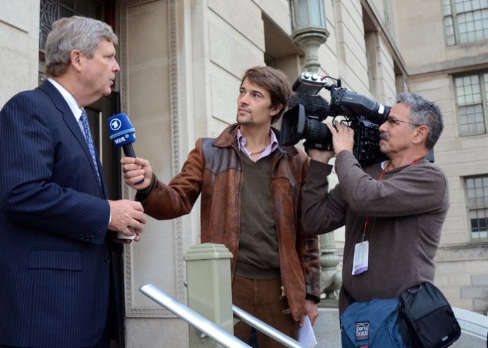 Interviewing politicians - Media Helping Media